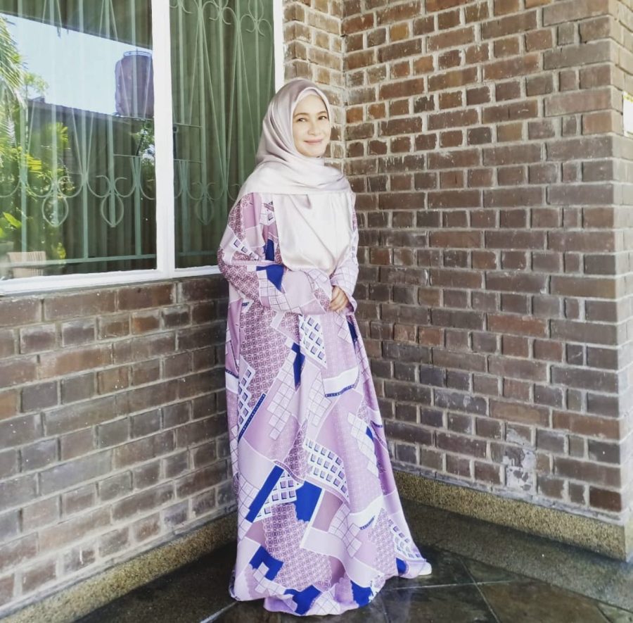 Aida Khalida Cantik Di Usia 65, Tanpa Botox dan Filler - Majalah WM