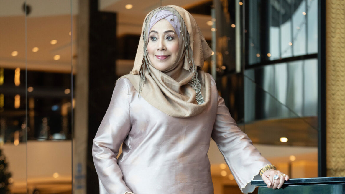 DATIN NORLIZA MOHD SALEH KHAN - Majalahwm - Woven. Modern. Magazine